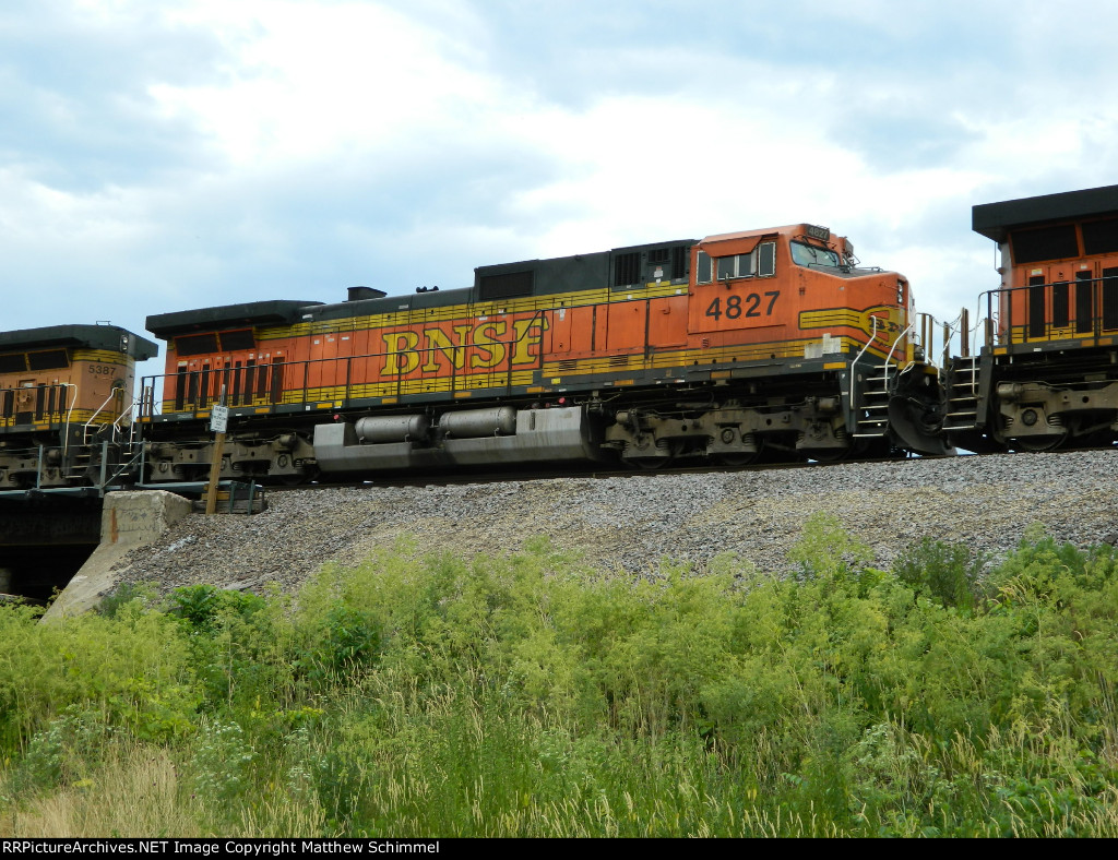 BNSF 4827